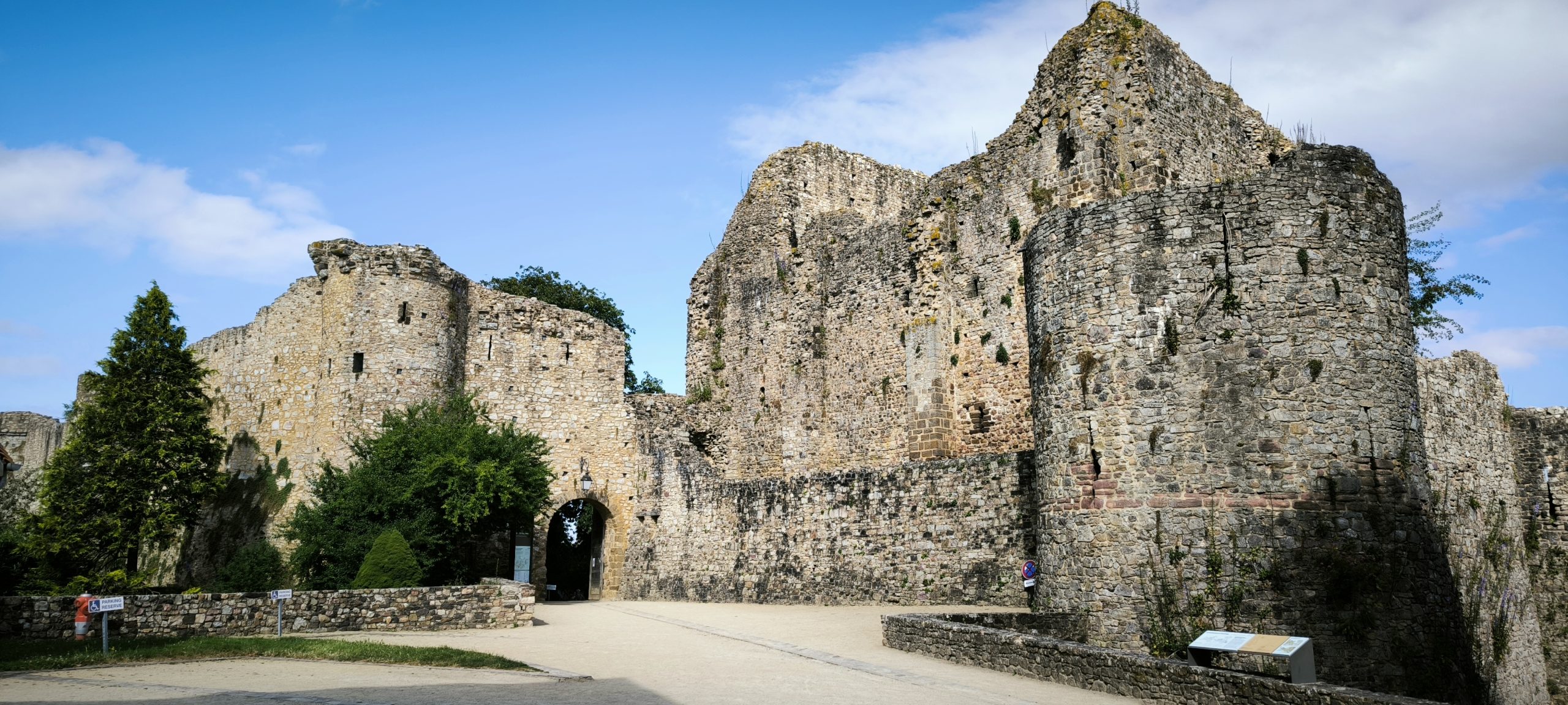 Sainte Suzanne - A travers l'Hexagone
